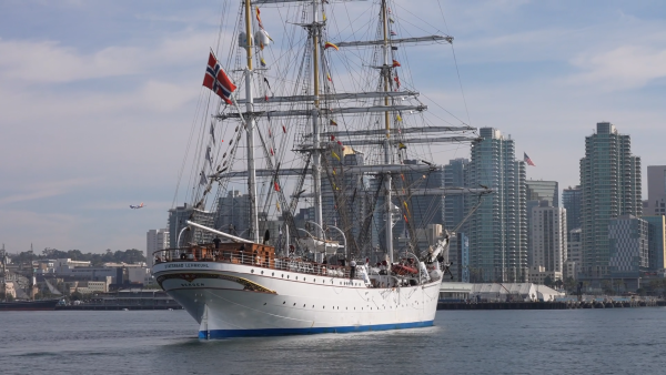 111-year-old tall ship arrives in San Diego to give Star of India some ...