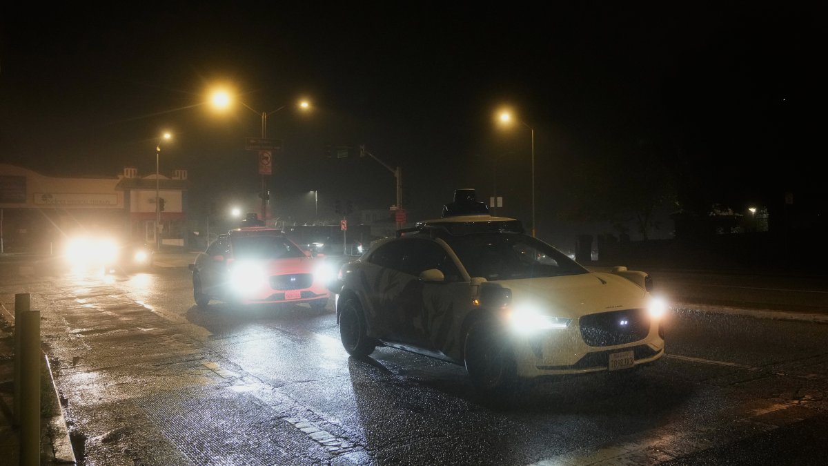 Waymos blocked roads and caused chaos during SF power outage – NBC 7 ...