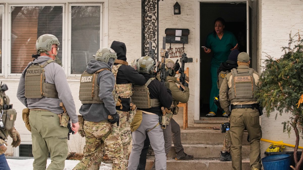 ICE says its officers can forcibly enter homes during immigration ...