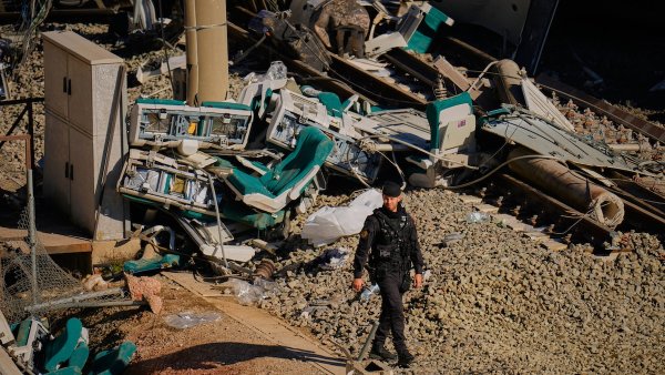 Girl, 6, is sole survivor after family perishes in Spain train wreck ...