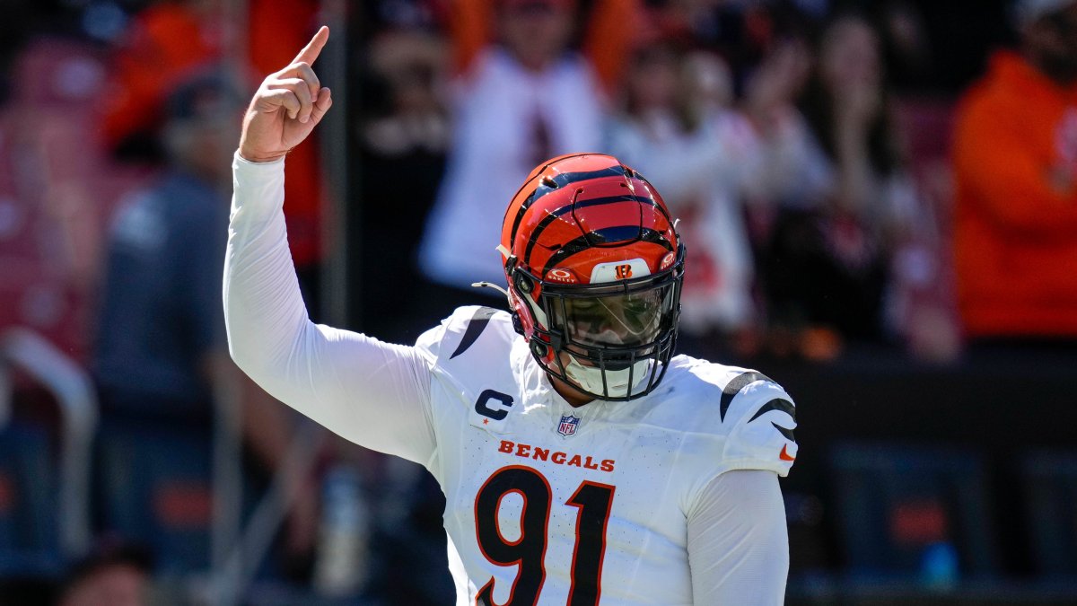 Ravens sign Trey Hendrickson after nixing Maxx Crosby trade – NBC 7 San ...