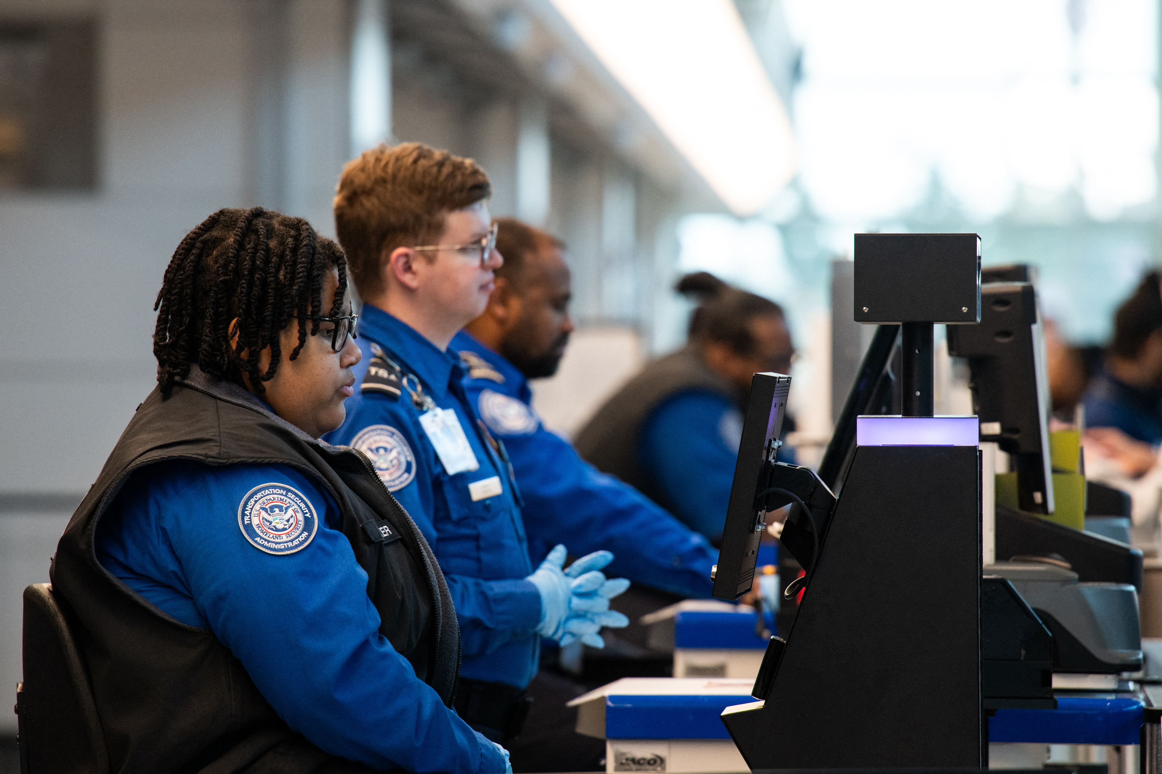 Long security lines form at airports as TSA agents miss first paycheck ...