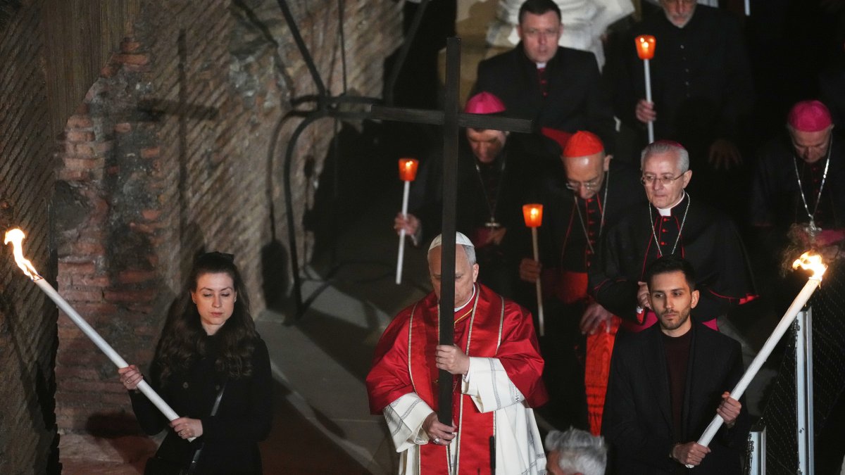 Pope Leo XIV carries cross for full Good Friday procession – NBC 7 San ...