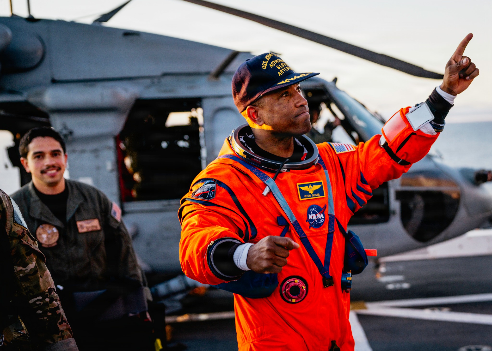 PHOTOS: Navy dive team recovers Artemis II crew in San Diego – NBC 7 ...